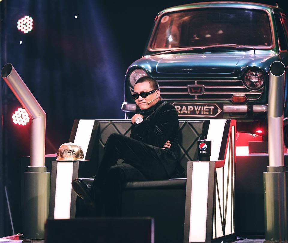 Rapper Wowy chia sẻ lý do diện trang phục quý ông tại vòng Đối đầu của ...